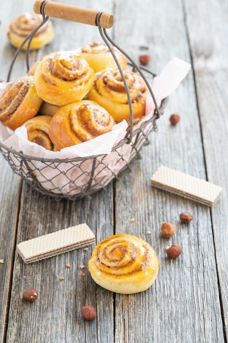 Nut Rolls with Cinnamon Filling
