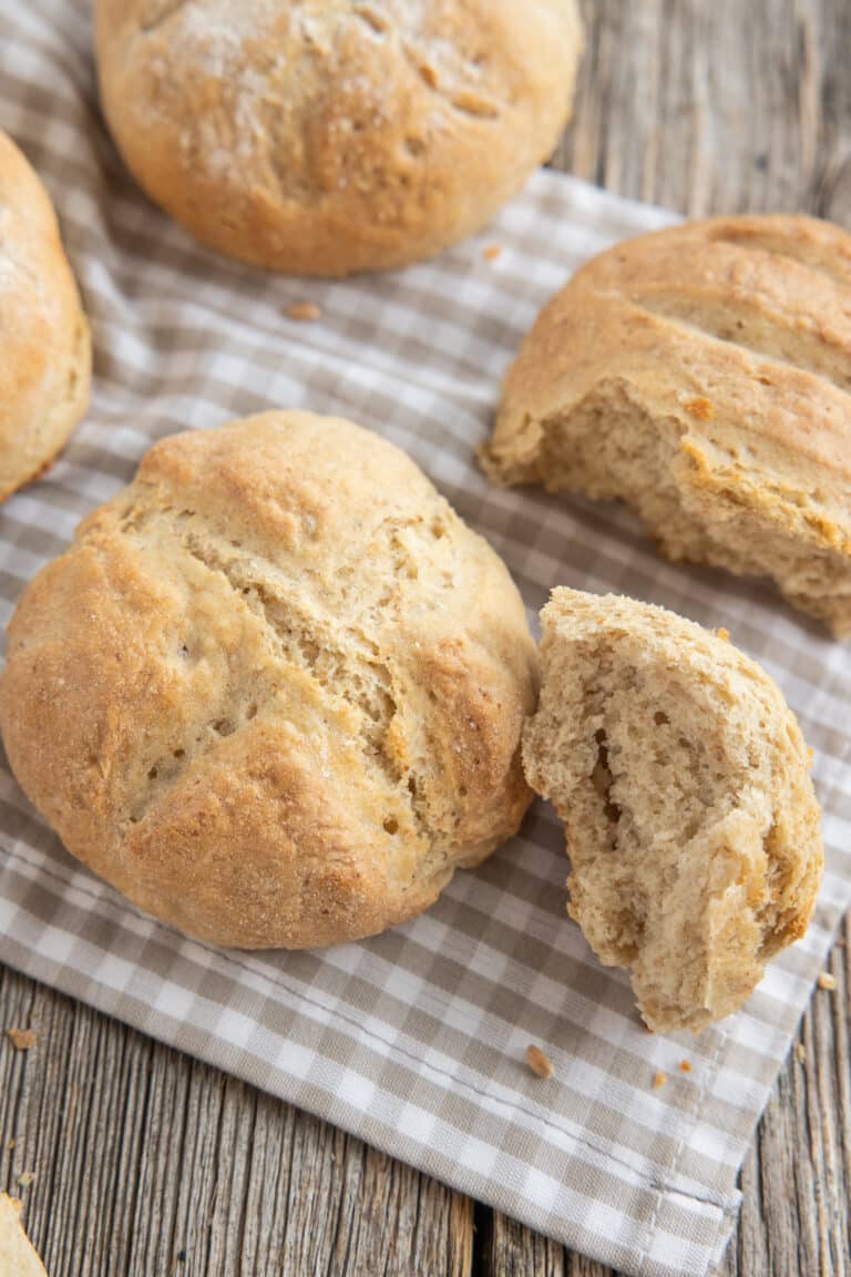 Crispy, Fast & Easy Spelt Rolls
